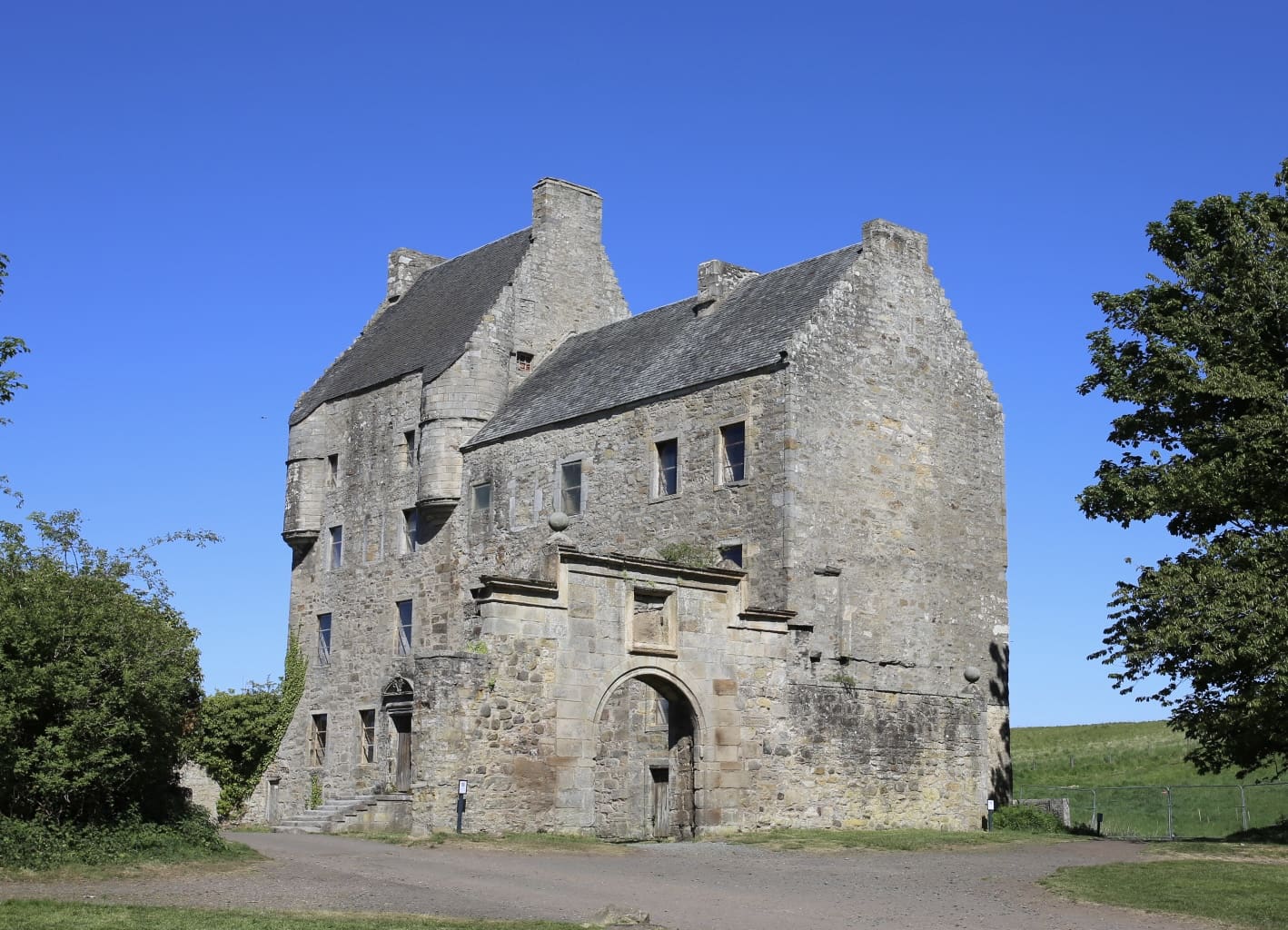 Midhope Castle- Lallybroch - Beyond St. Andrews